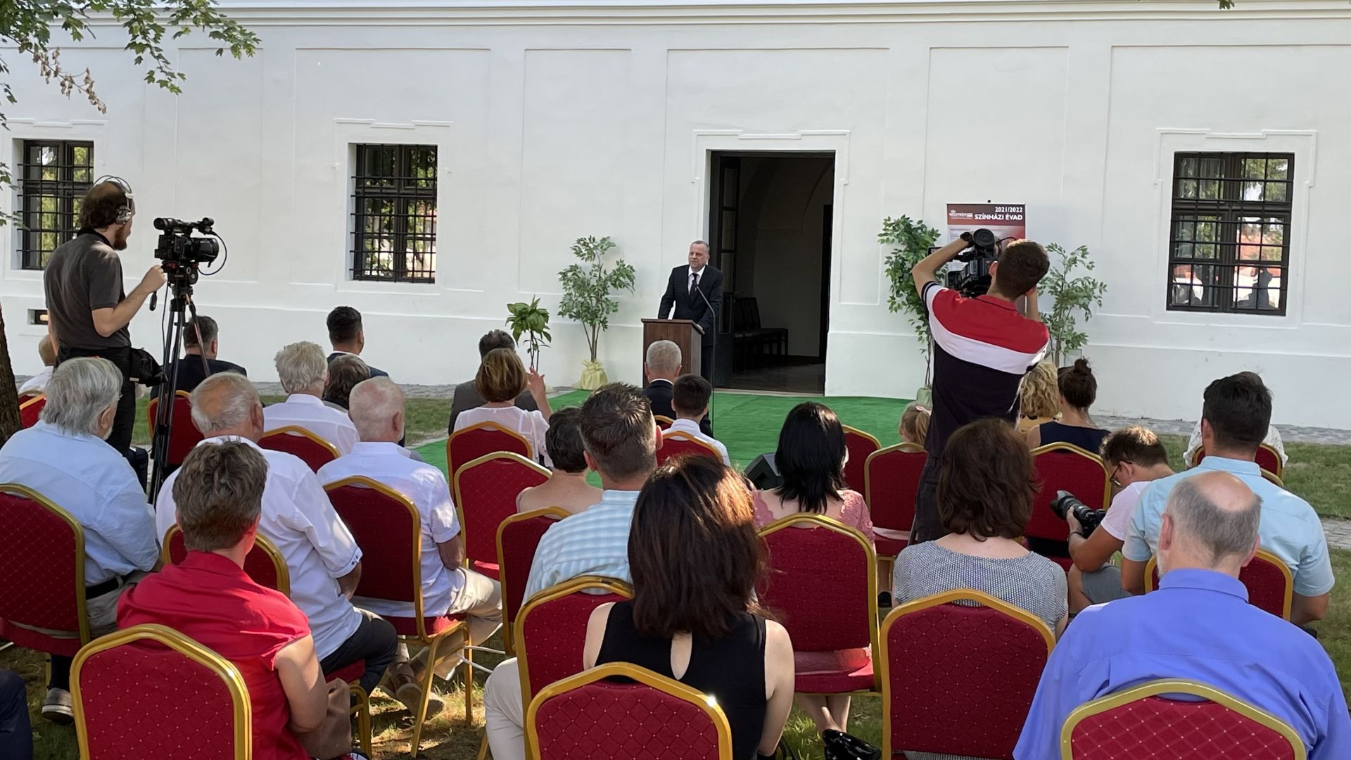 A Veszprémi Petőfi Színház Balatonalmádiban!