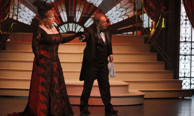 Drámai túlfűtöttség, a régi és a modern kor ötvözete, az operettek ...